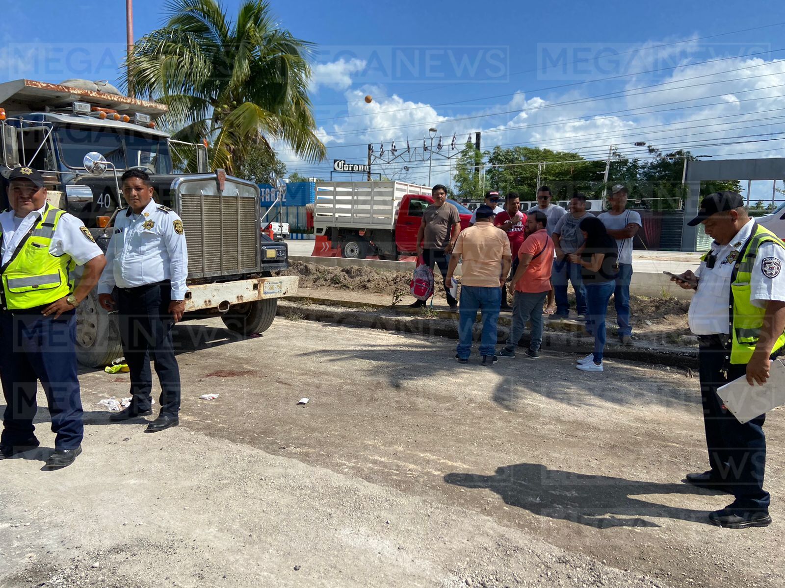 Volquete arrolla a una mujer en la Avenida Luis Donaldo Colosio
