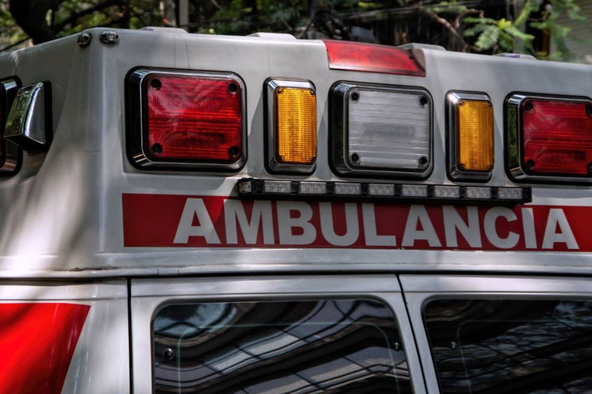 VIDEO: Enfermo salió volando de ambulancia; iba a exceso de velocidad