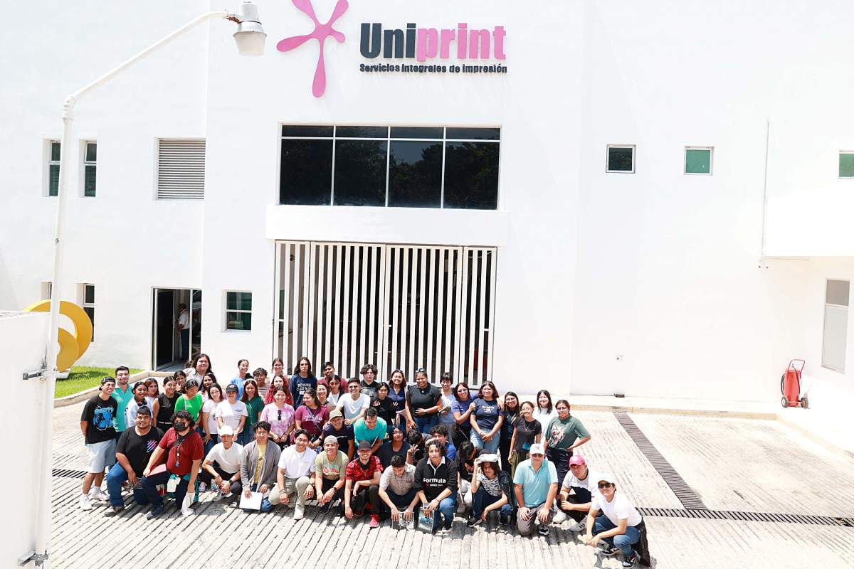 Alumnos de la UNID Cancún visitan Uniprint de Grupo Megamedia