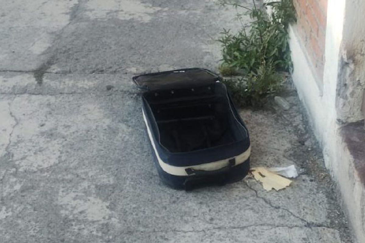 Abandonan a bebé con signos de violencia en una maleta