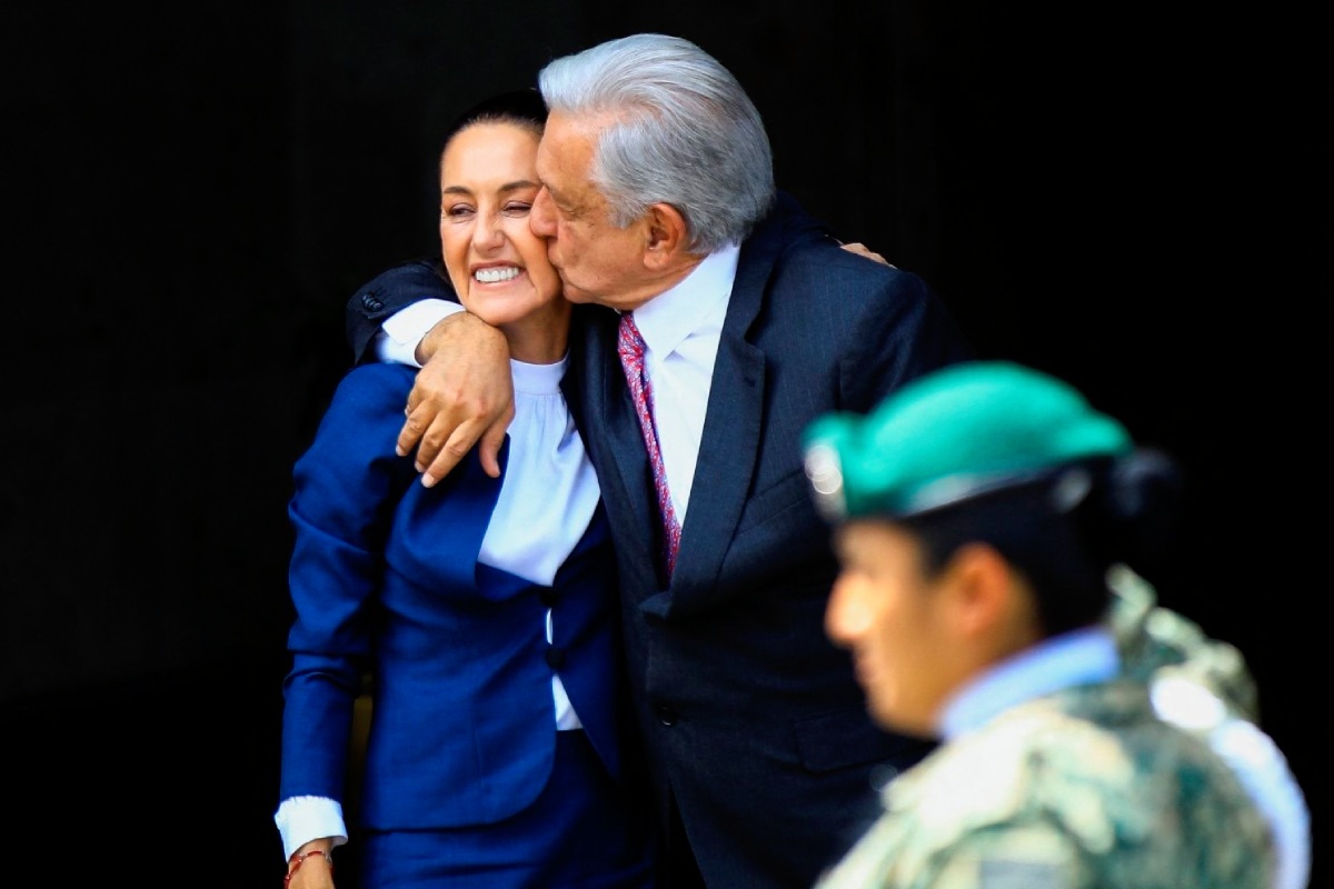 AMLO y Claudia Sheinbaum tienen reunión en Palacio Nacional - MegaNews