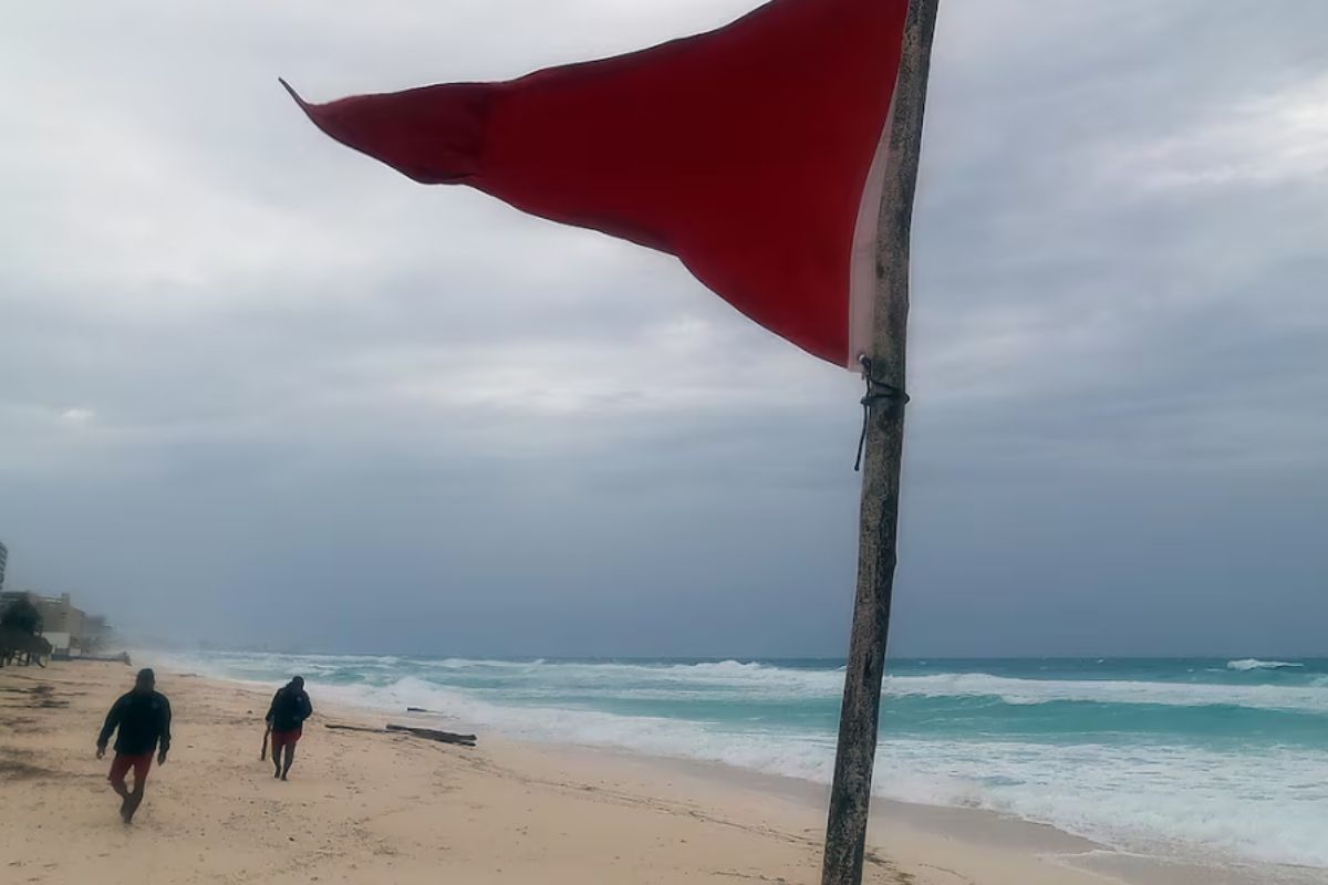 Huracán Beryl en Cancún: Piden no acudir a la playa